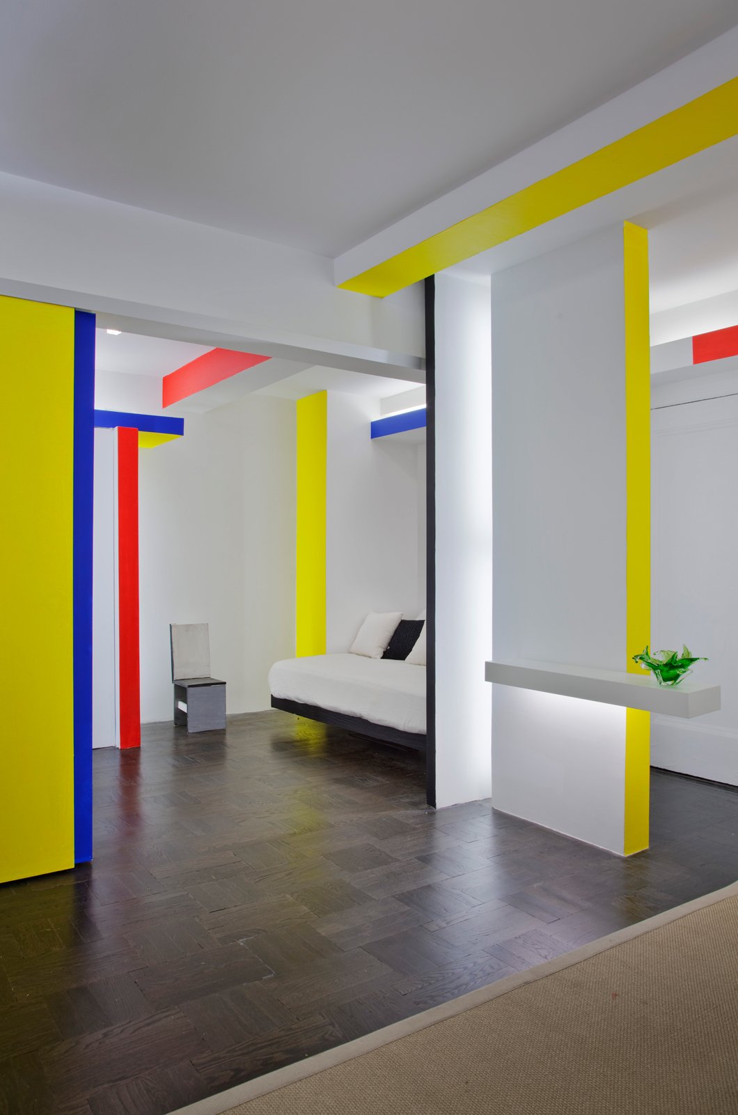 A Mondrian-Inspired NYC Apartment (5 Photos) - Dwell