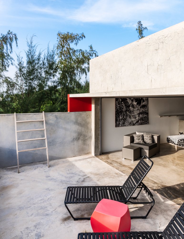 Photo 3 of 9 in Modern Concrete Getaway in Paradise - Dwell