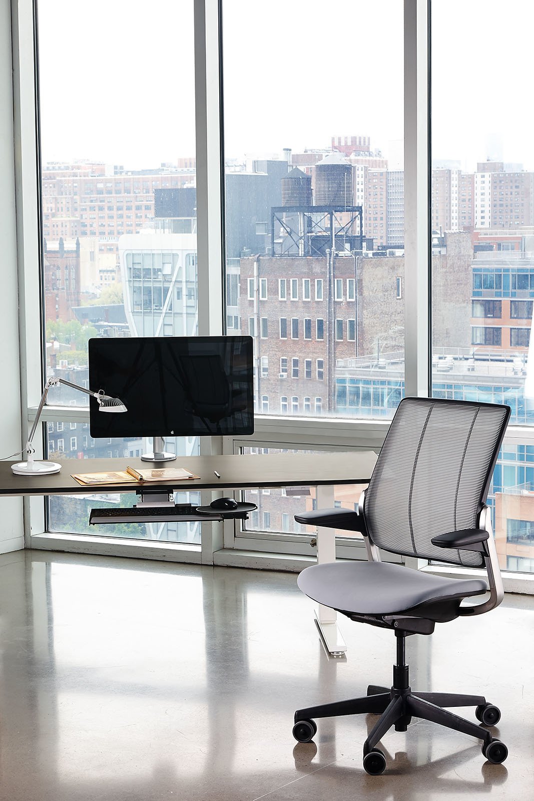 This Smart Standing Desk Will Make Your Work Day Healthier (5 Photos ...