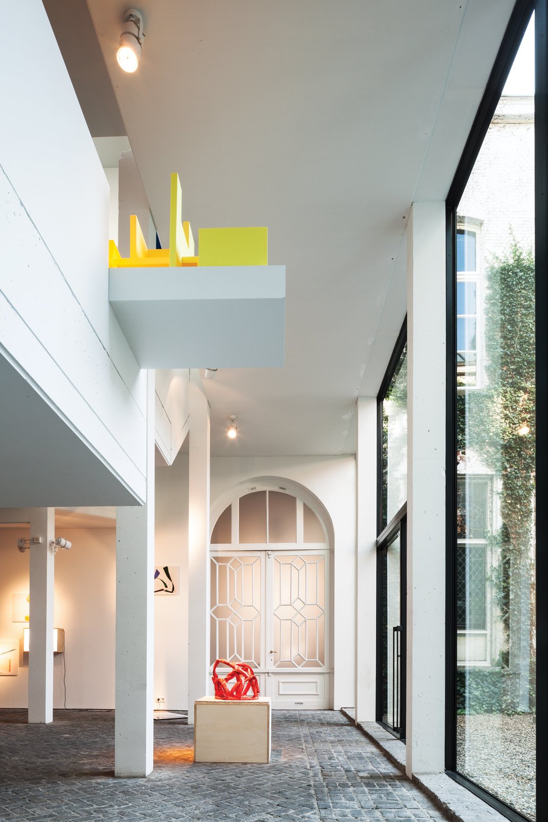 Photo 12 of 19 in This House Proves Art Galleries Can Be Super-Friendly ...