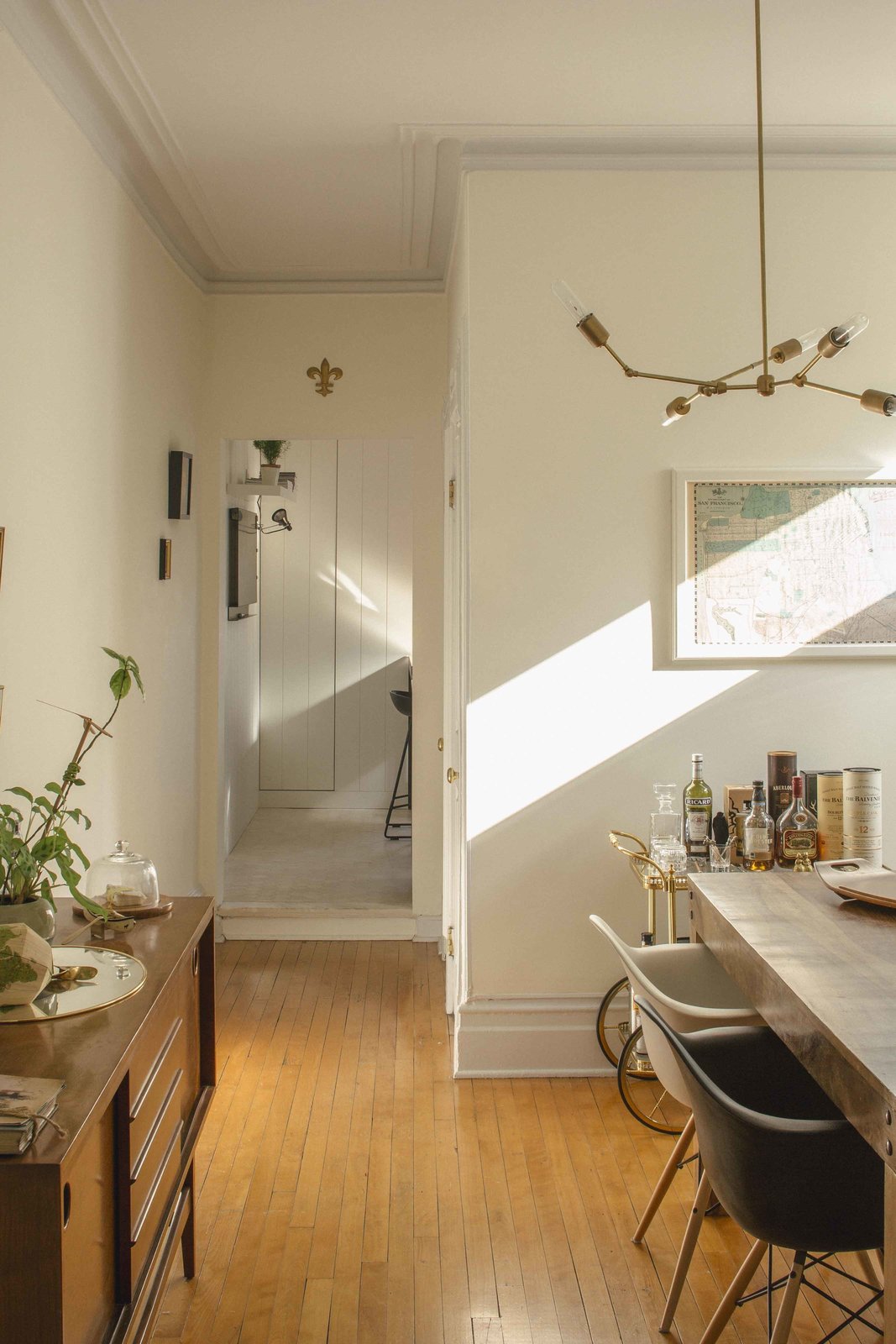 Photo 6 of 9 in The Complete Dwell Guide to Eames Shellspotting - Dwell