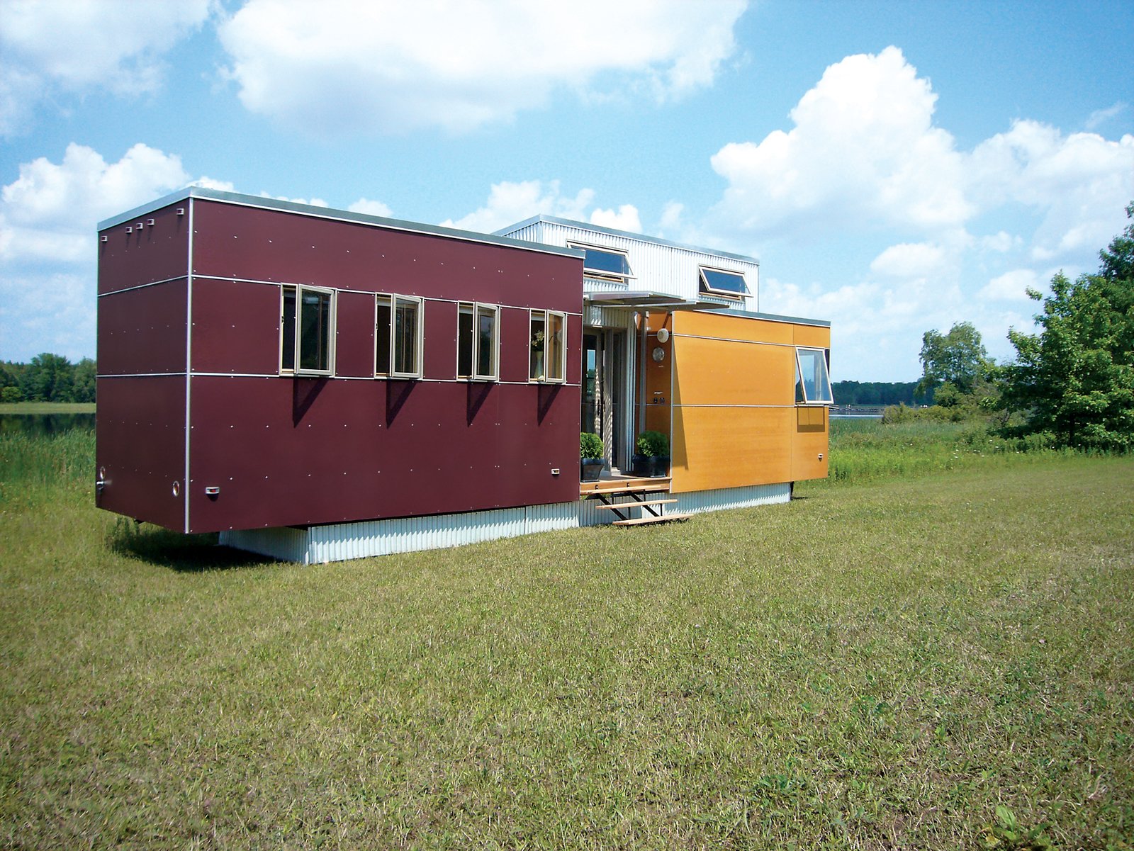 Photo 5 of 6 in Upwardly Mobile Homes - Dwell