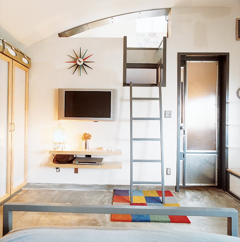 Photo 2 of 5 in Small Amidst Sprawl - Dwell