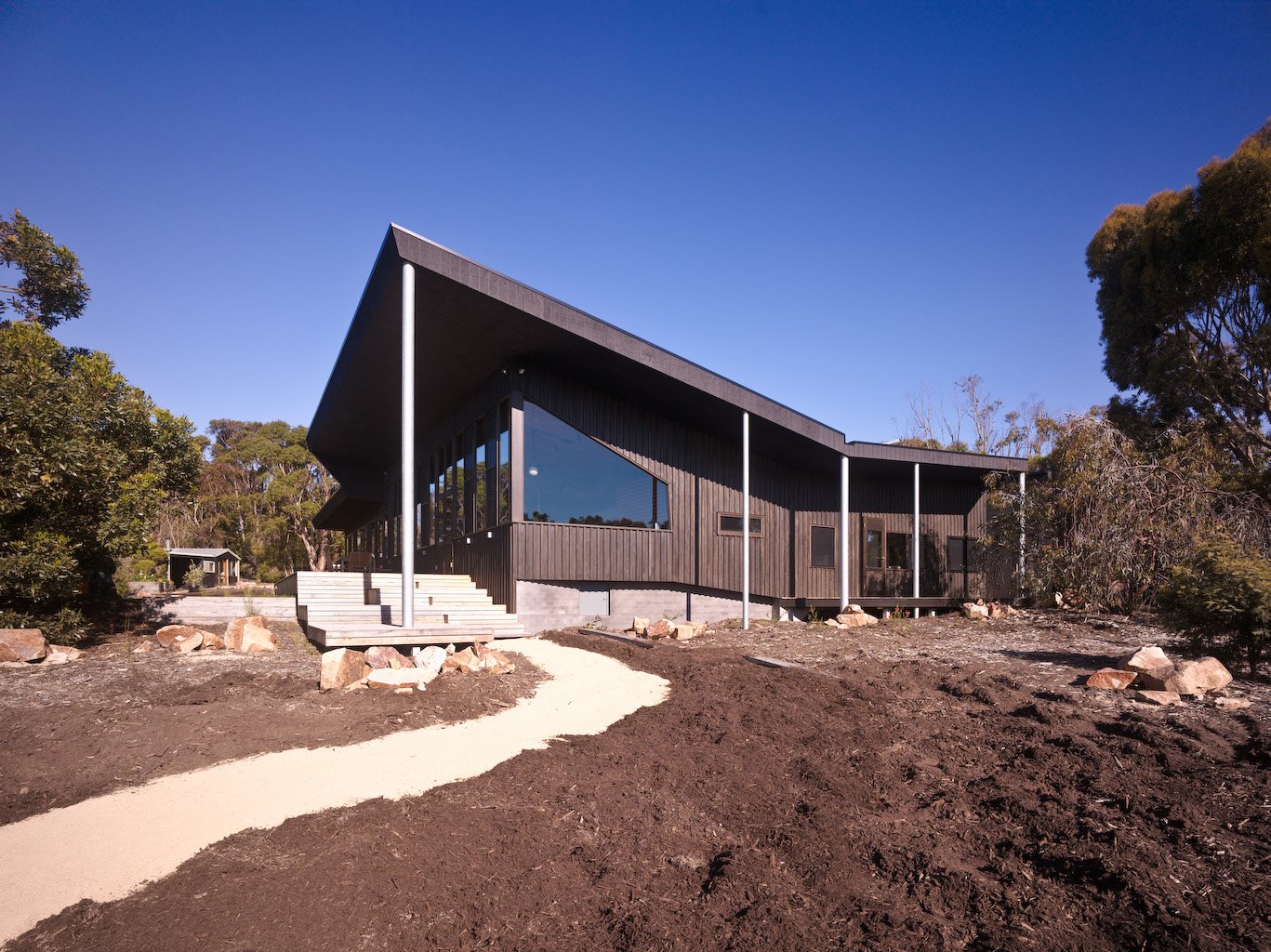 Courtyard House by Rowan Opat Collection of Photos by Aaron Britt - Dwell