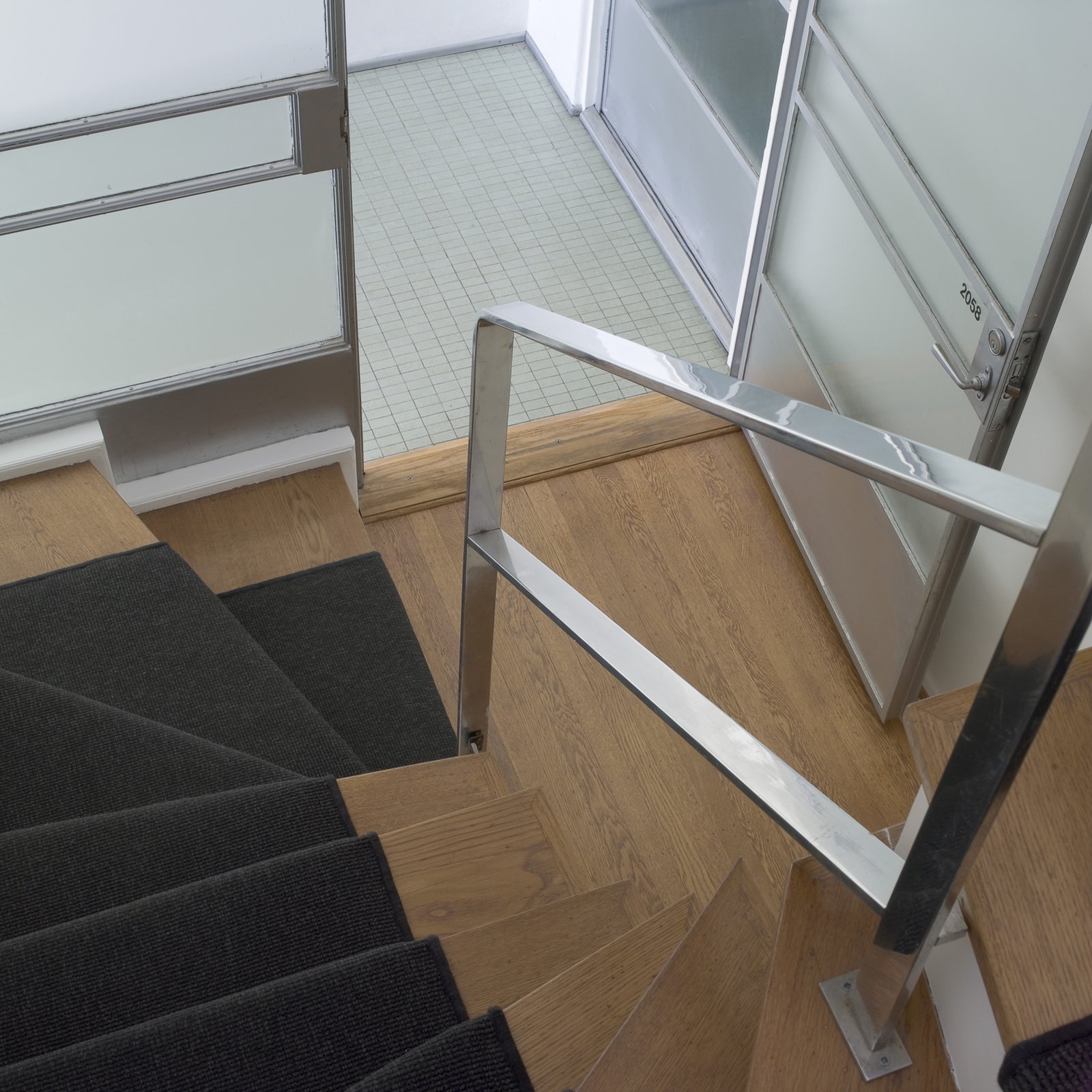 Photo 10 of 12 in Neutra's Overway-Schiff House - Dwell