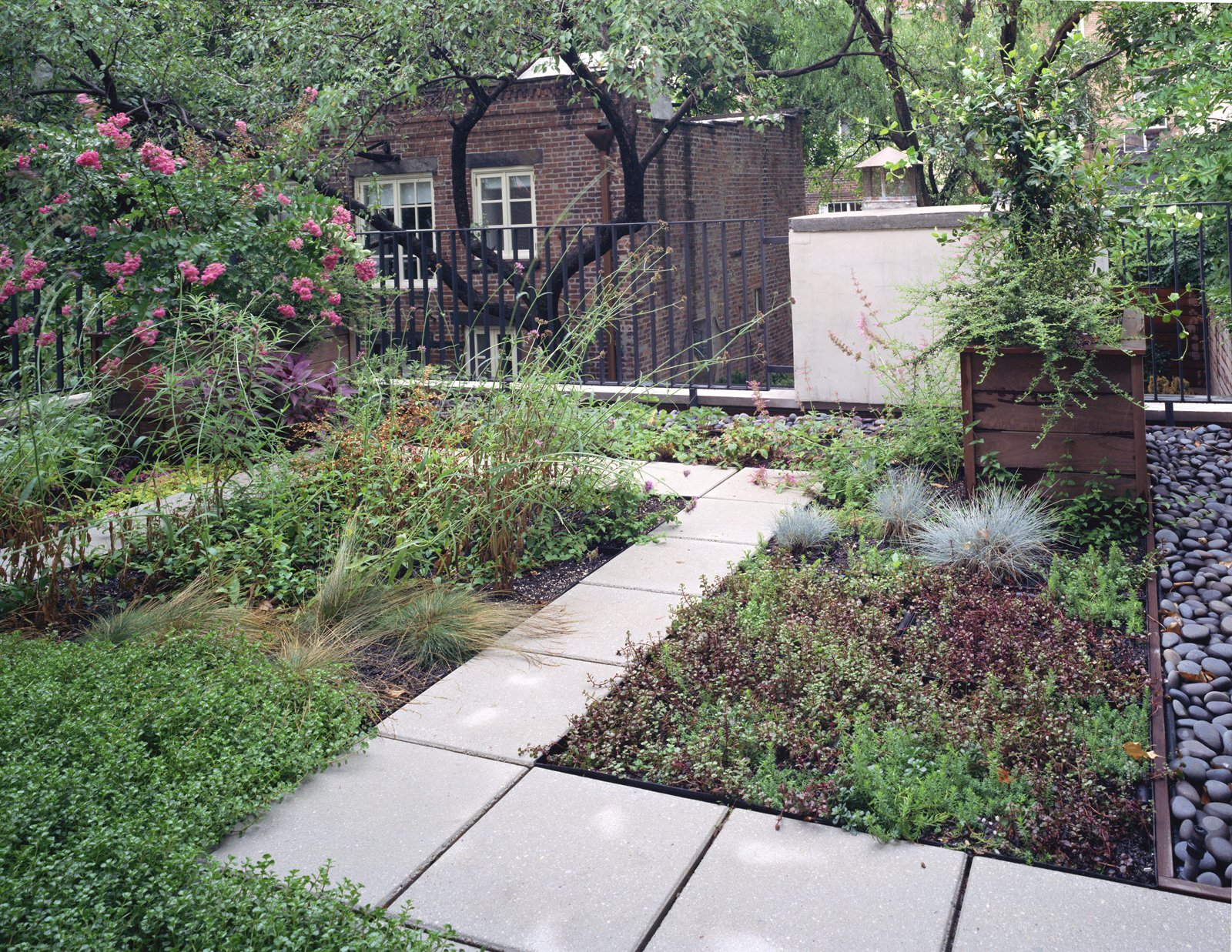 Photo 4 of 7 in Modern Homes with Rainwater Collection Systems by Zach ...