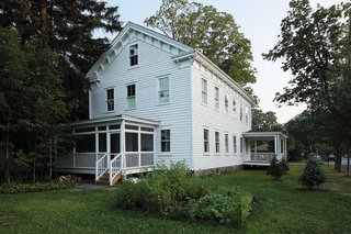 A Spotlight on 10 Traditional Homes with Modern Interiors - Dwell