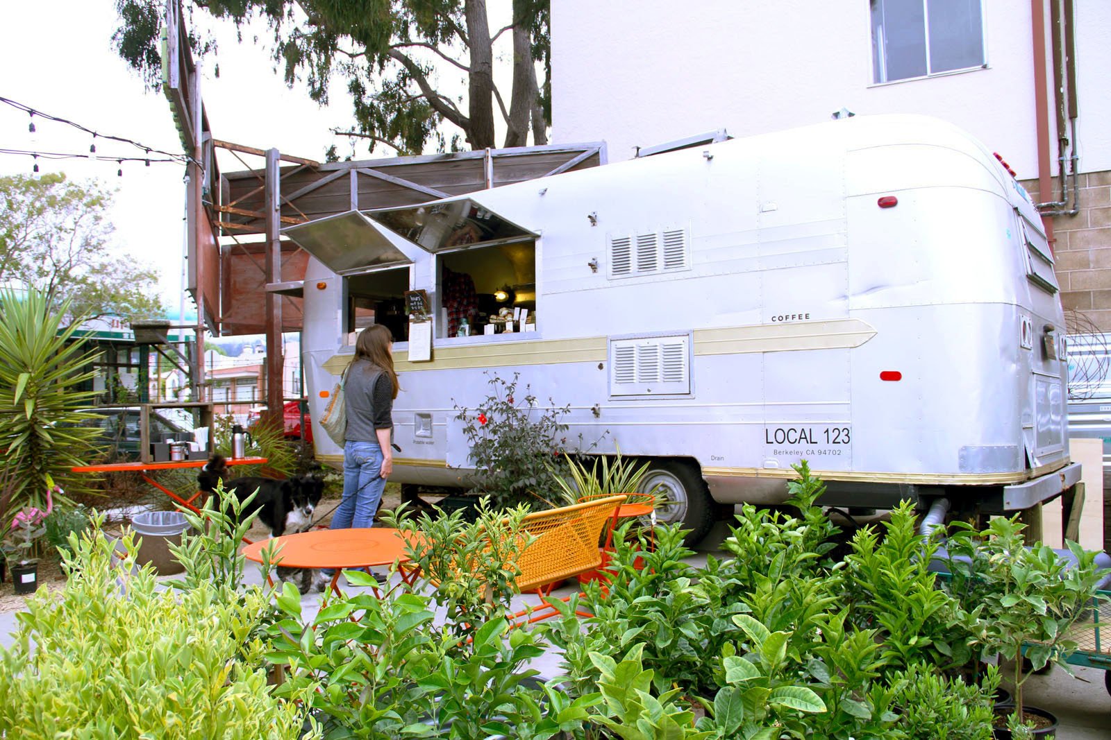 Photo 10 of 10 in Great Coffee Shops for Design Fans by Robert Gordon ...