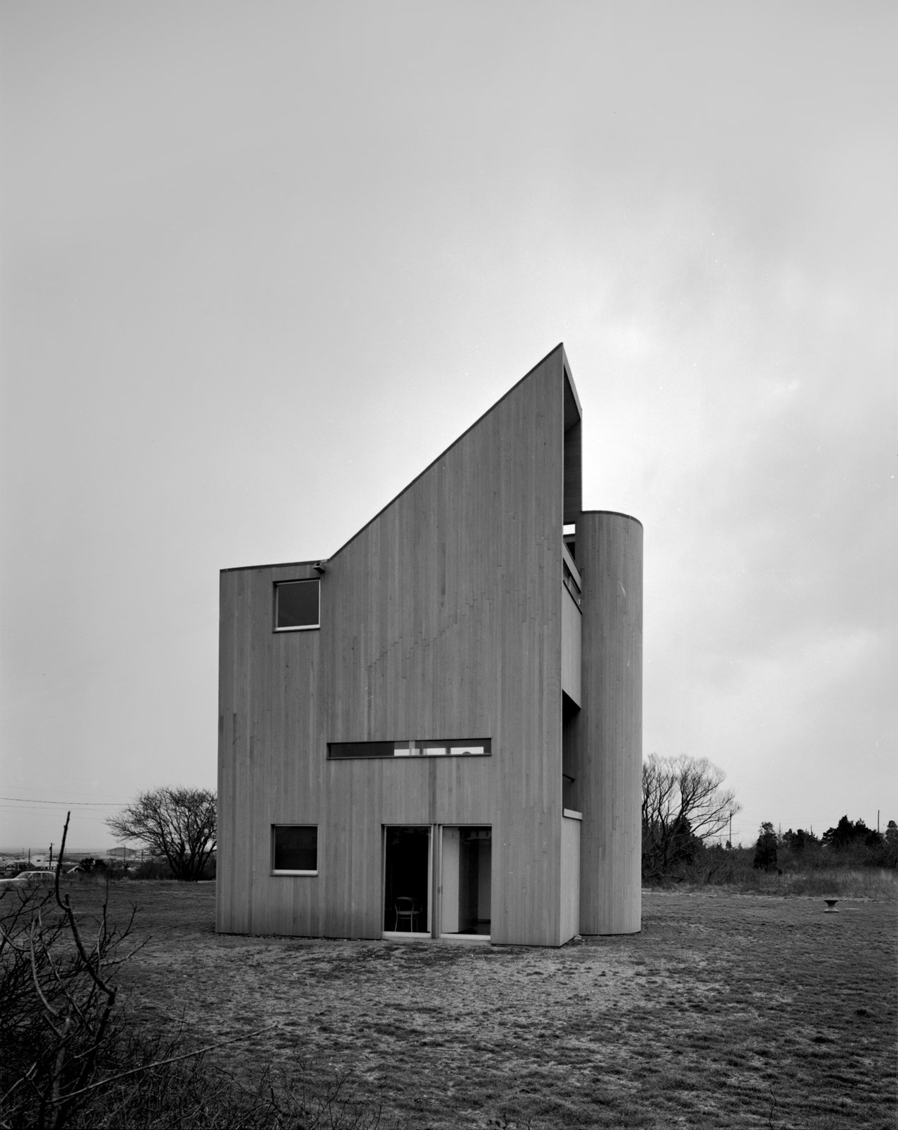 Photo 7 of 9 in 9 Angular Homes Inspired by Geometry from Charles ...