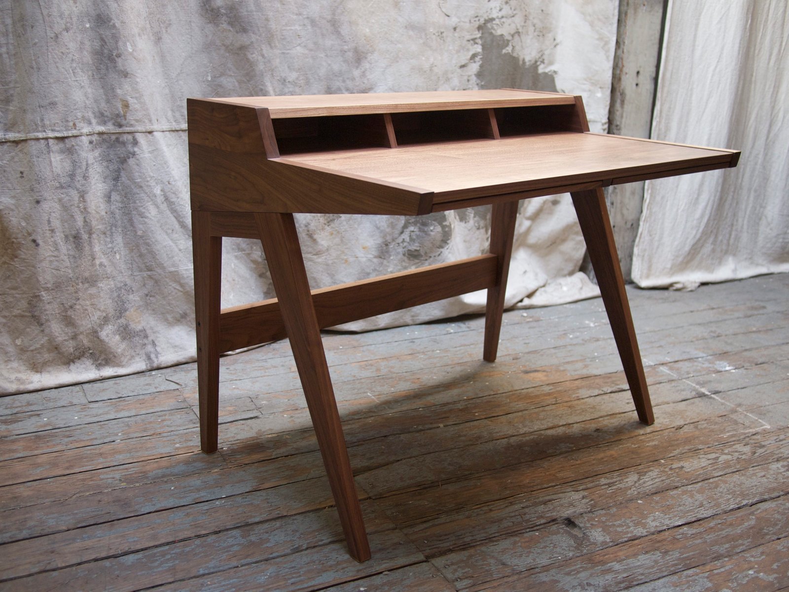 Get Organized with These 5 Modern Desks (5 Photos) - Dwell