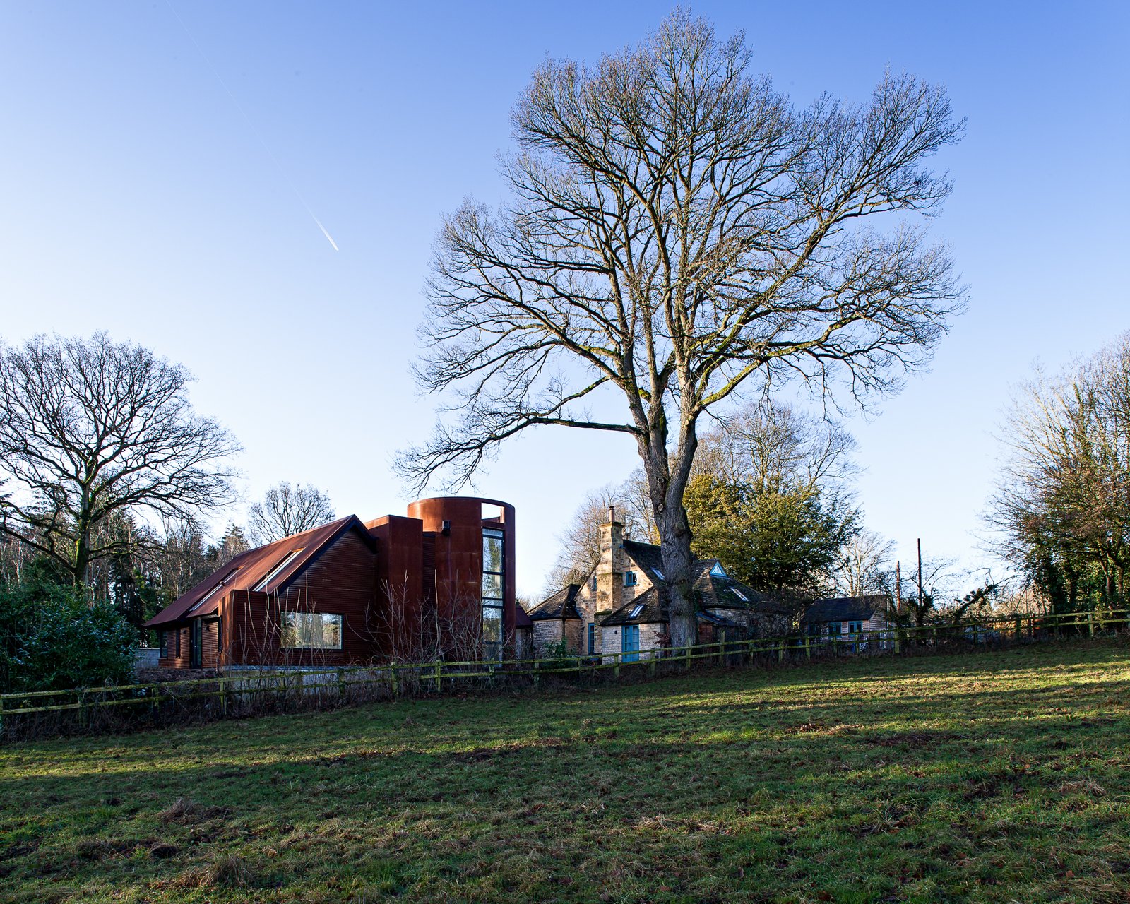 This Modern Barn Looks Completely at Home in the English Countryside (8 ...