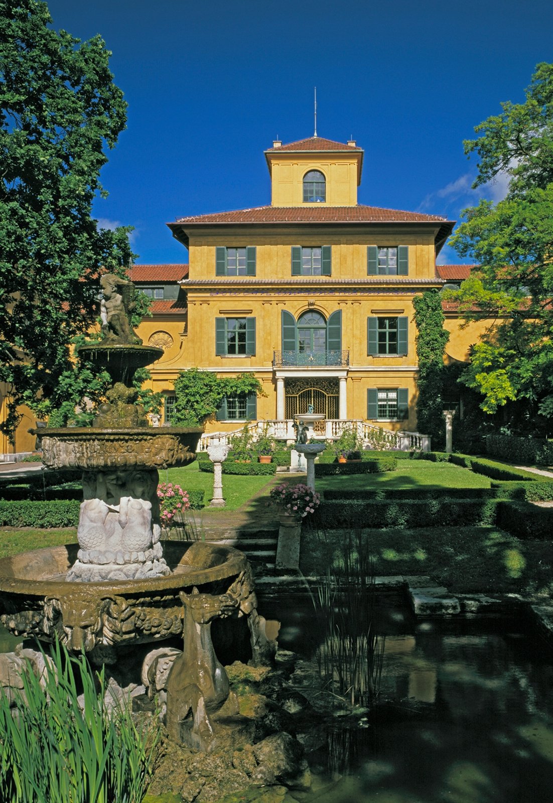 Photo 7 of 7 in Lenbachhaus Gallery and Museum in Munich - Dwell
