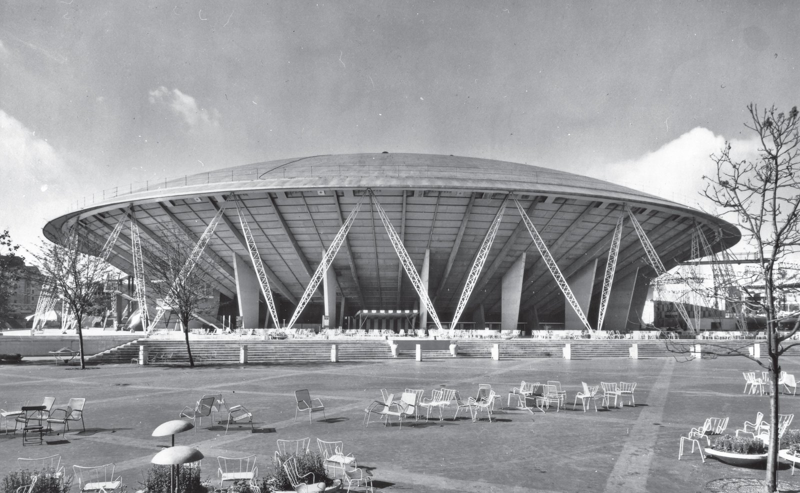 Photo 5 of 5 in Prefab Icon: Dome of Discovery by Ralph Tubbs - Dwell
