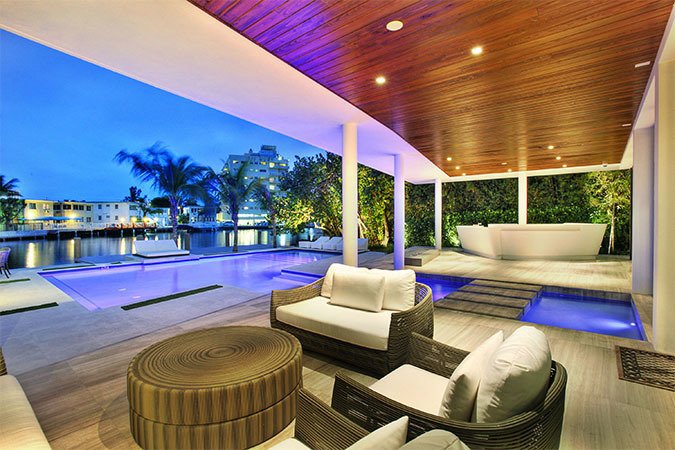 Photo 5 of 10 in Coastal Contemporary: 10 Modern Seaside Homes by ...