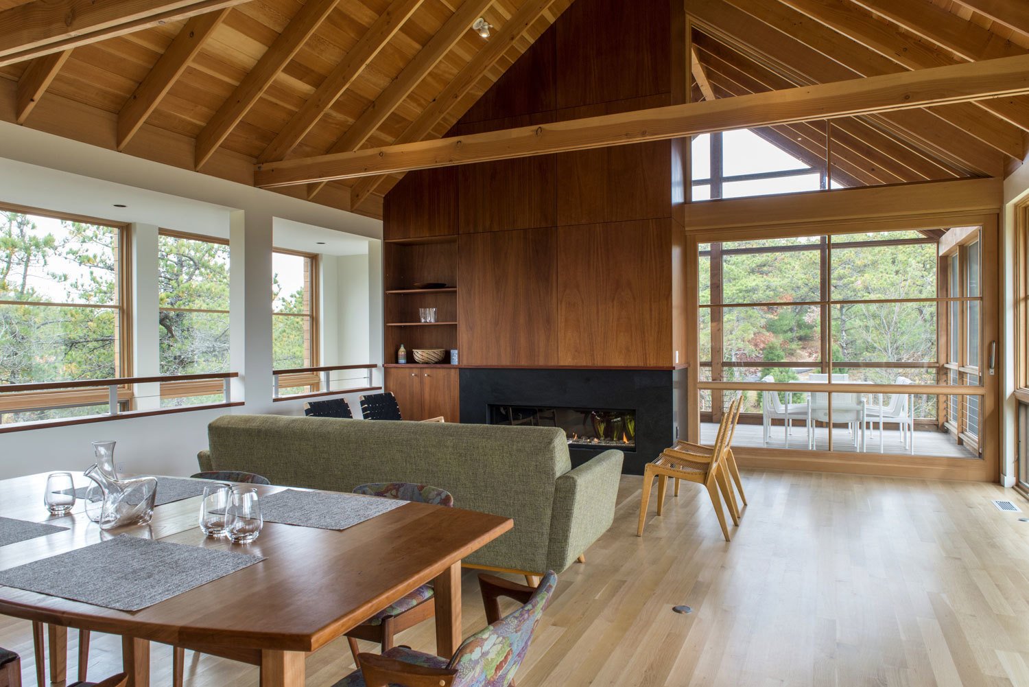 Photo 6 of 8 in A Modern Take on the Gabled Cabin in Cape Cod by Laura ...