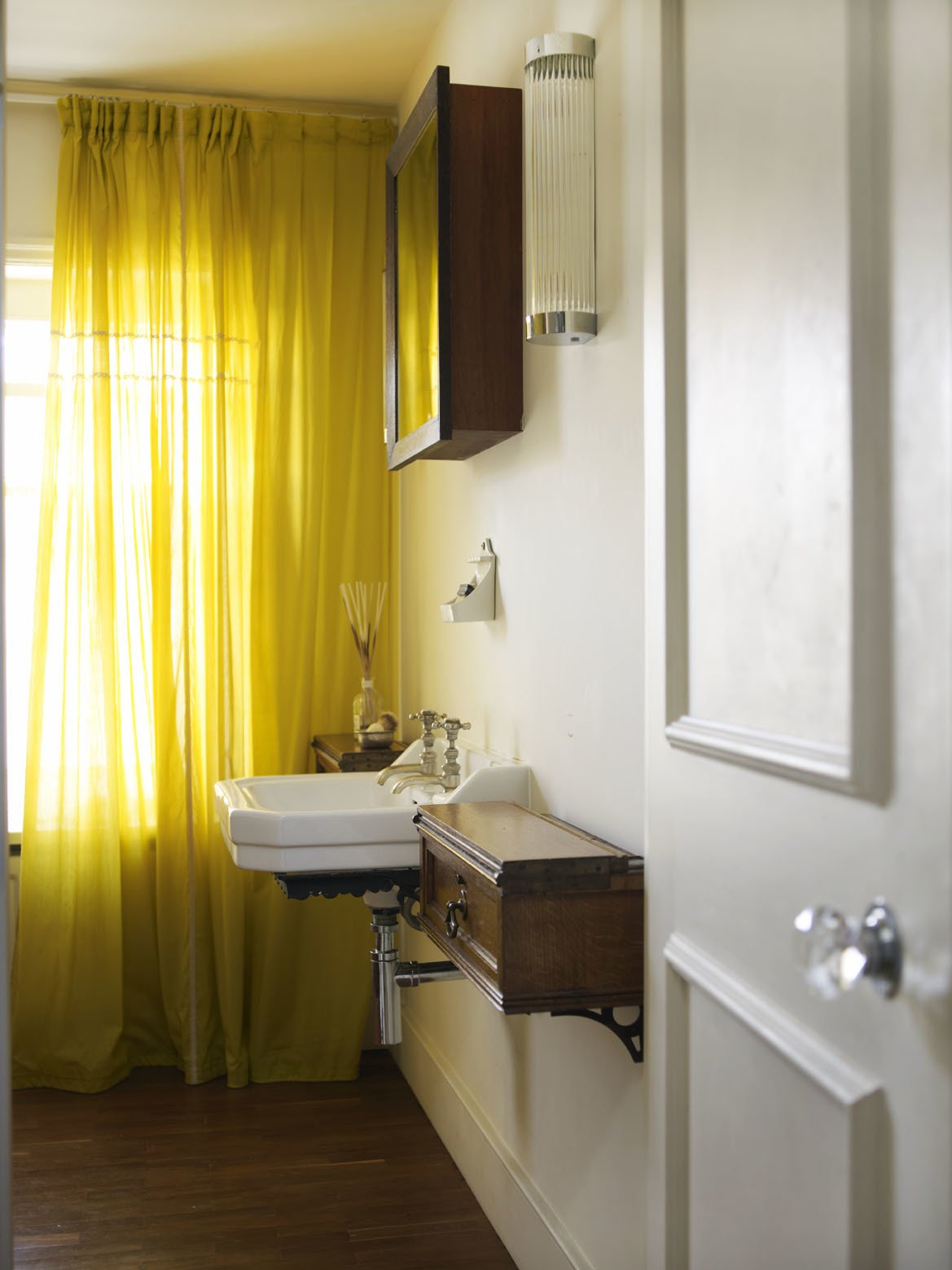 Photo 9 of 12 in A Gracious London Terrace House Is Reborn with ...