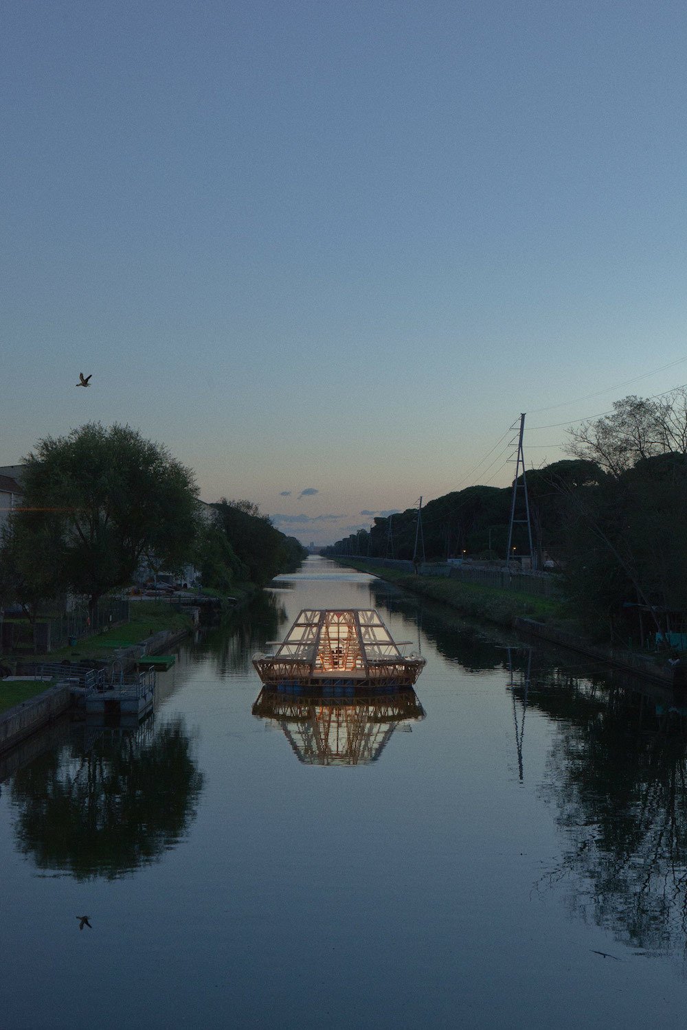 Incredible Floating Barge Makes it Possible to Grow Food on Any Body of ...