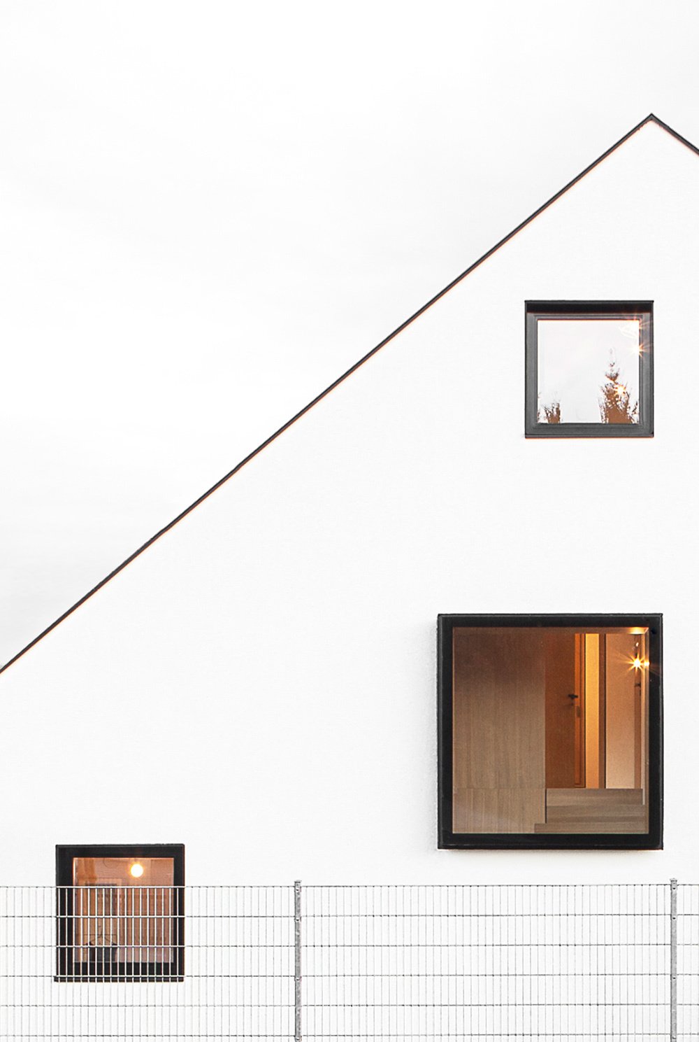 Photo 2 of 8 in A Strikingly Minimal Home Built in Less Than Six Months ...