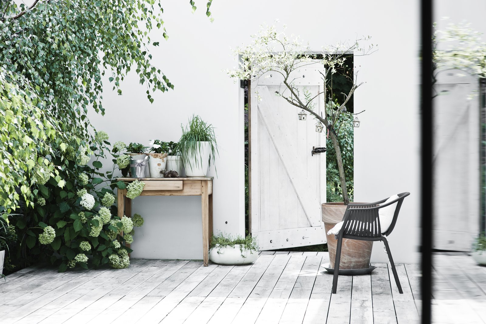 Photo 10 of 10 in A Run-Down Farmhouse Becomes a Sleek Modern Retreat ...