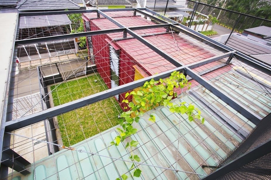 Photo 10 of 10 in How to Stay Cool by Living in a Shipping Container ...