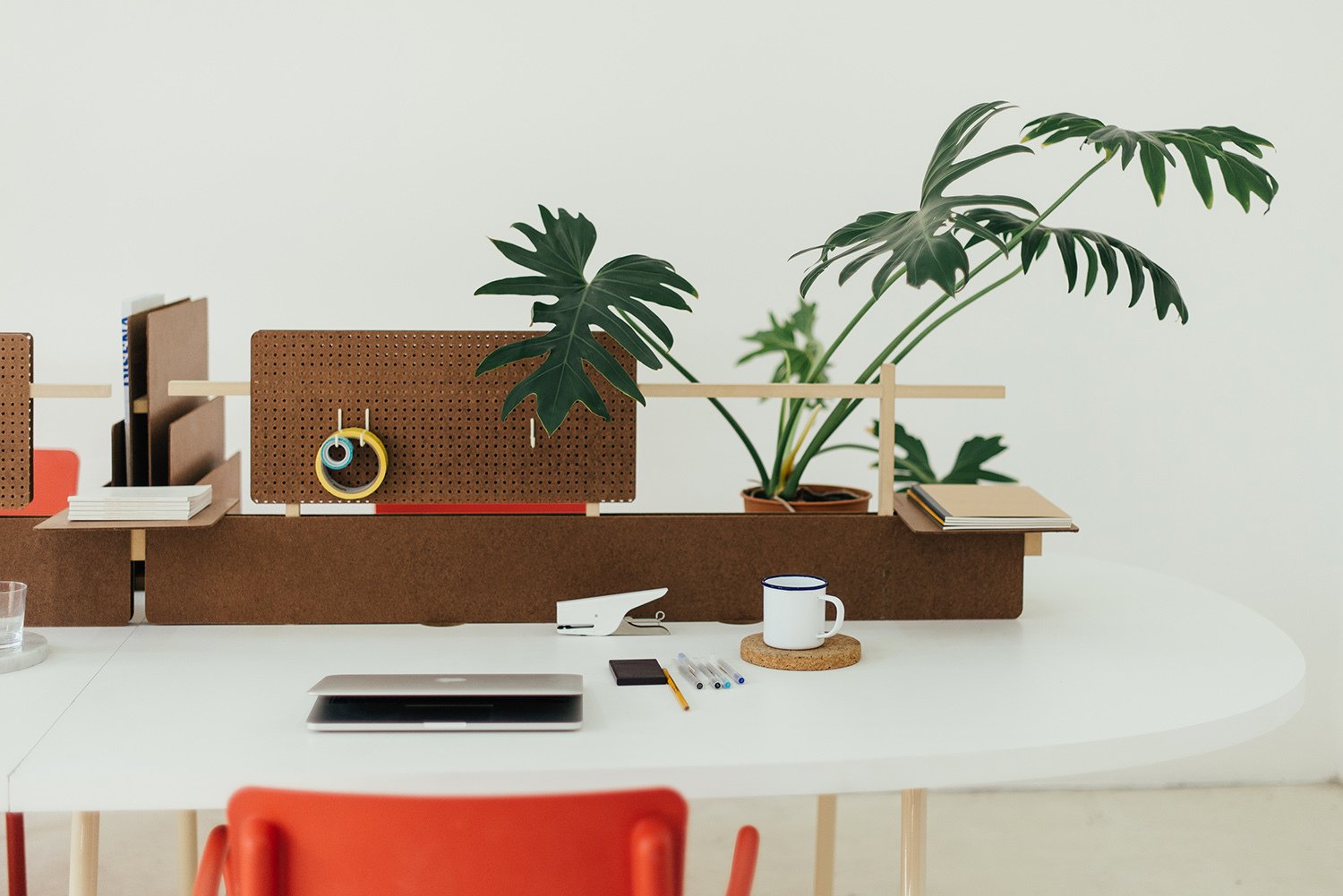 A Good-Looking Office System Made from an Everyday Packing Material (5 ...
