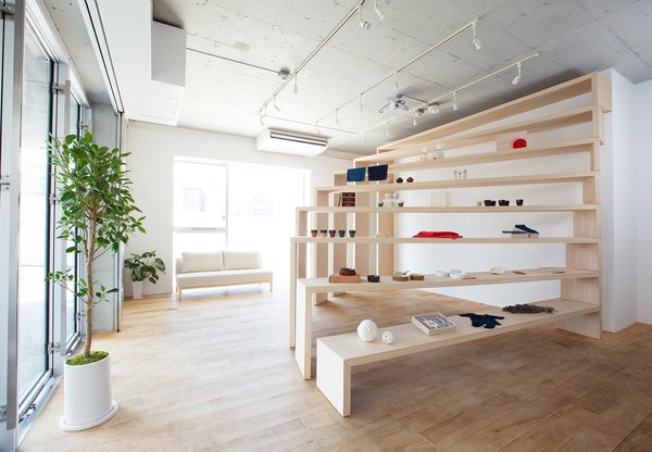 A Space-Saving, Flexible Retail Design in Japan Collection of 9 Photos ...