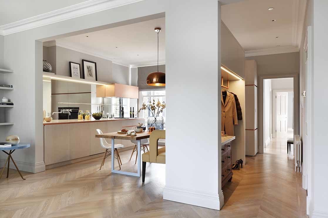 10 Brass Is Everywhere at this Classical-Meets-Modern Flat in London ...