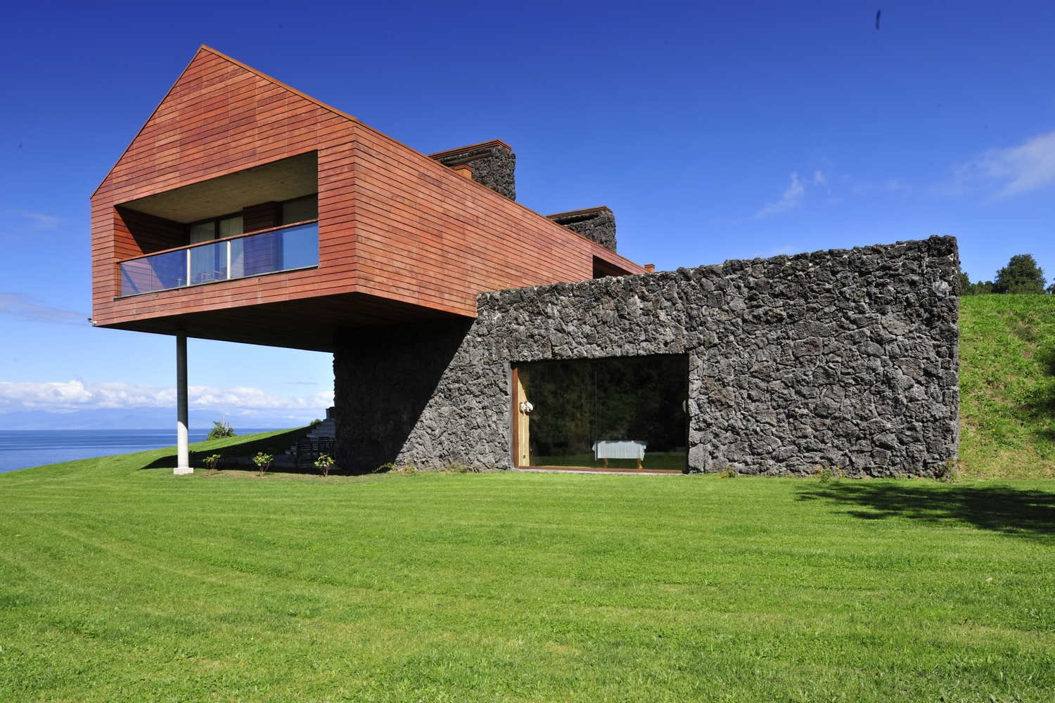 Photo 4 of 11 in 10 Spectacular Modern Abodes - Dwell