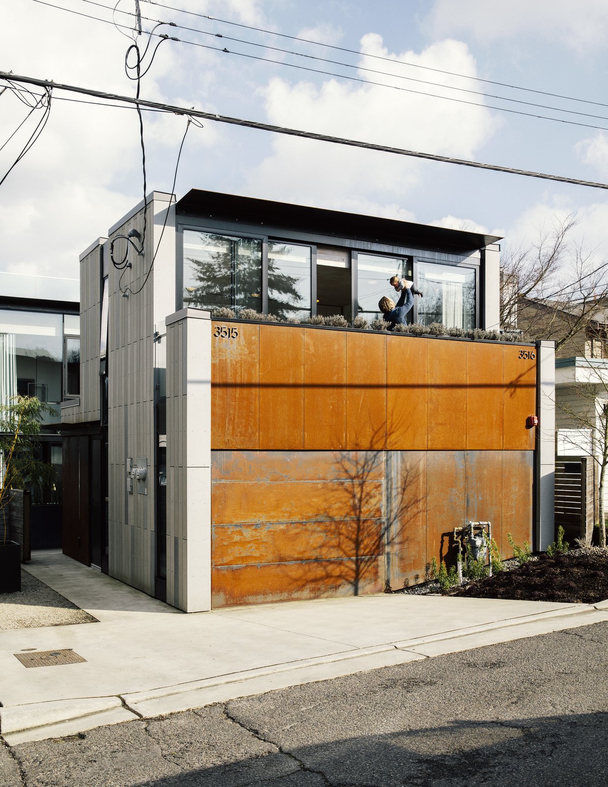 Photo 8 of 16 in A Vancouver House Connects a Family - Dwell