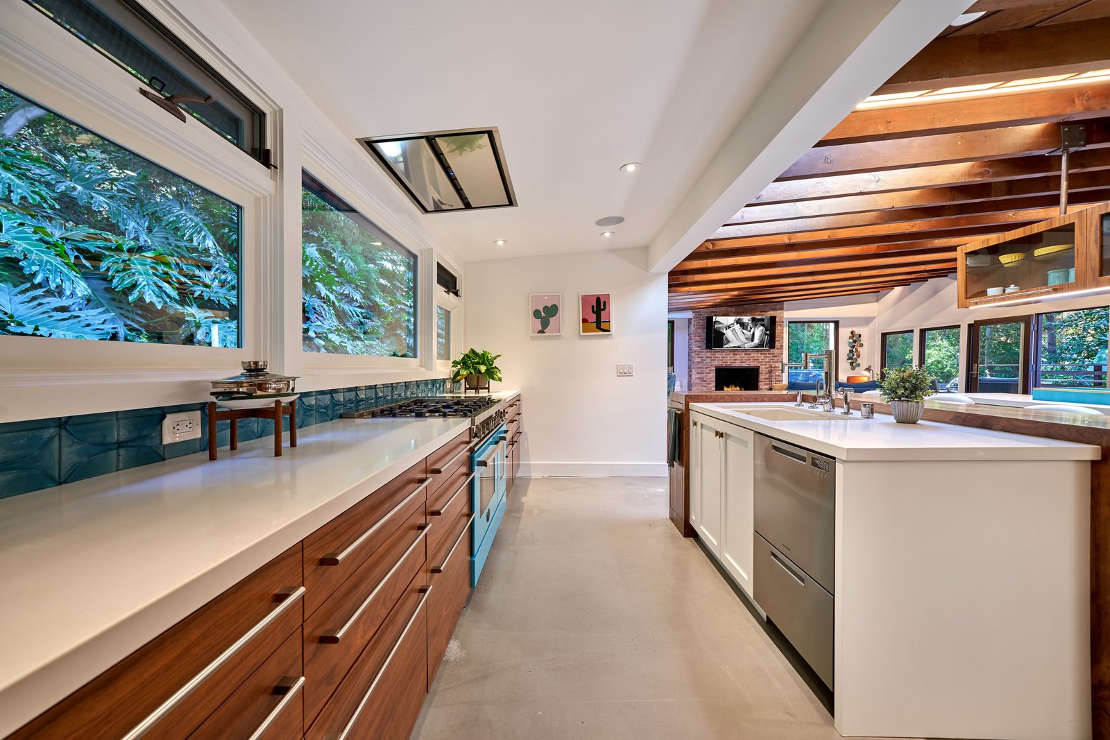Photo 6 of 14 in Richard Neutra's Millard Kaufman Residence Hits the ...