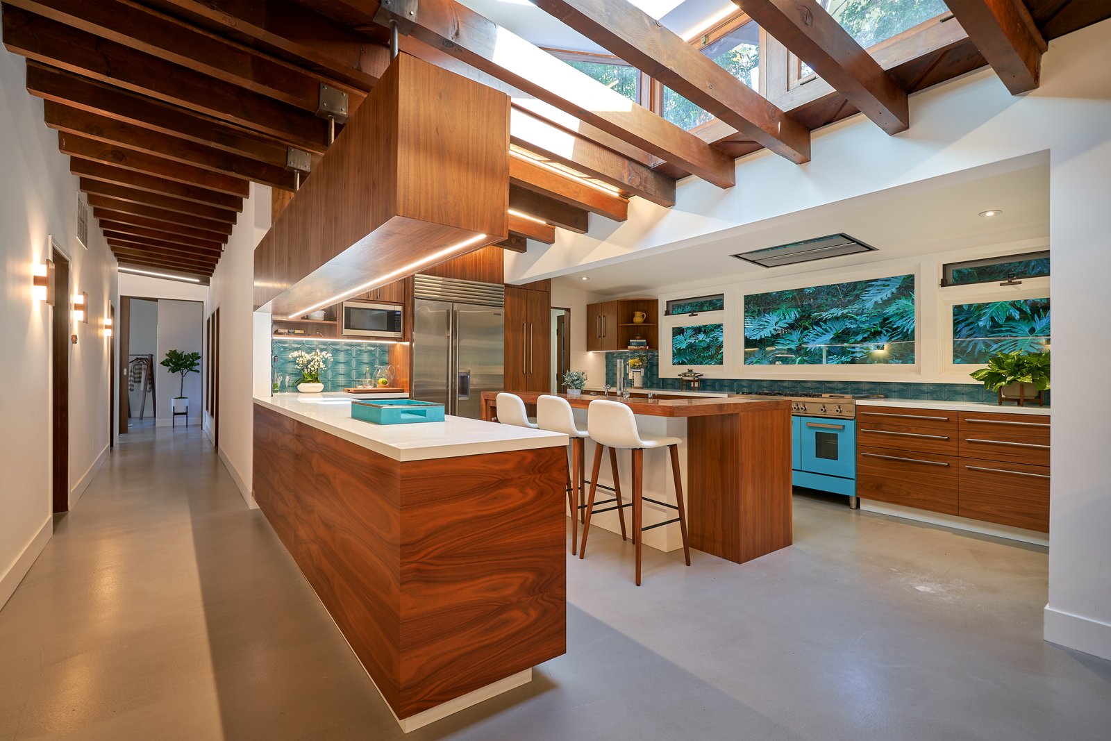 Photo 4 of 14 in Richard Neutra's Millard Kaufman Residence Hits the ...