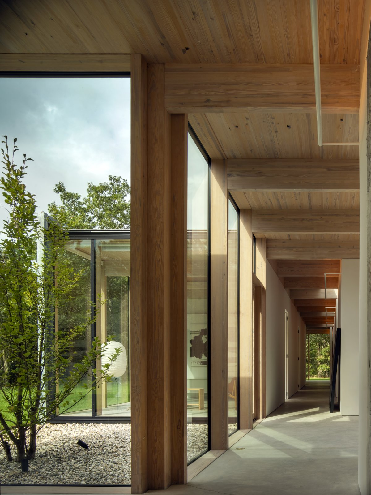 Photo 9 of 12 in An Energy-Efficient Glass House in East Hampton Shifts ...