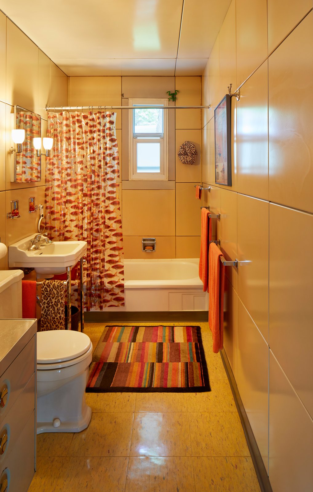 Photo 7 of 11 in A Lustron Steel Prefab in Pristine Condition Lists For ...