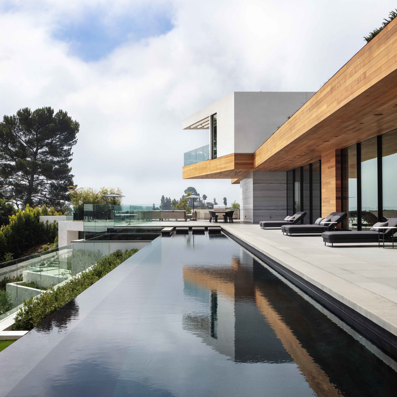 Photo 2 of 17 in A Breathtaking Beverly Hills Home Worthy of an A ...