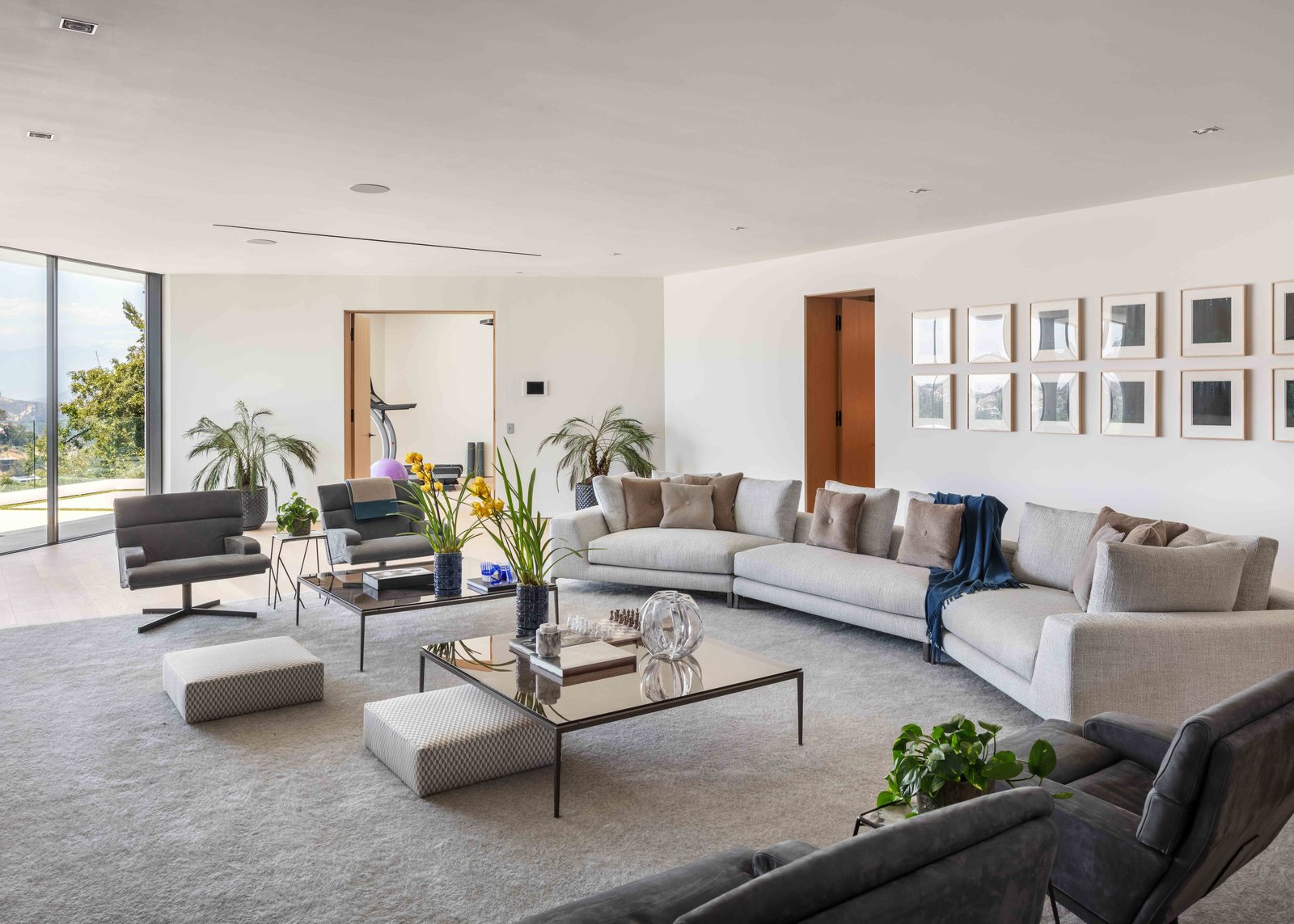 Photo 5 of 17 in A Breathtaking Beverly Hills Home Worthy of an A ...