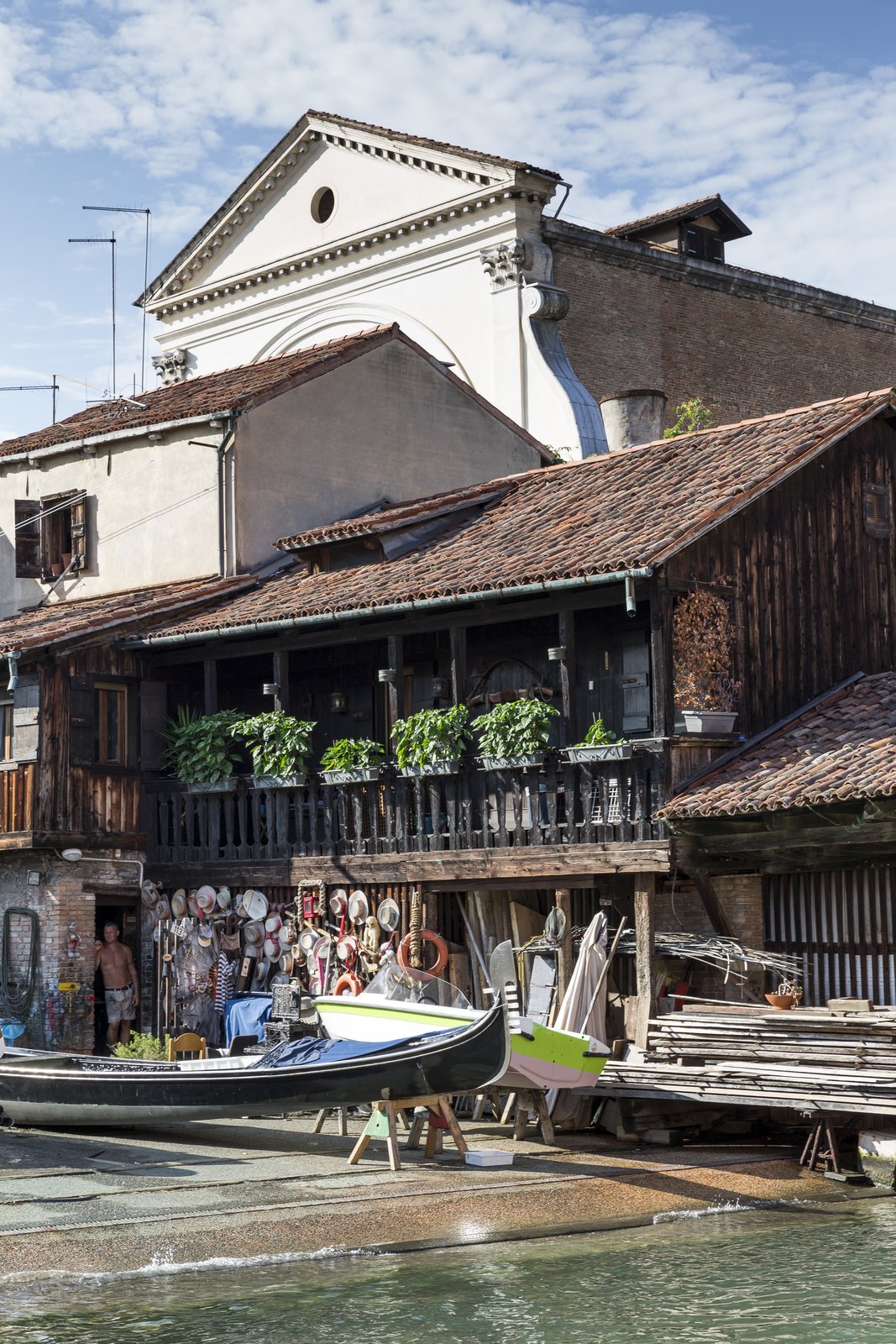 Photo 3 of 21 in A Venice Penthouse Showcases Matchless Views and a ...