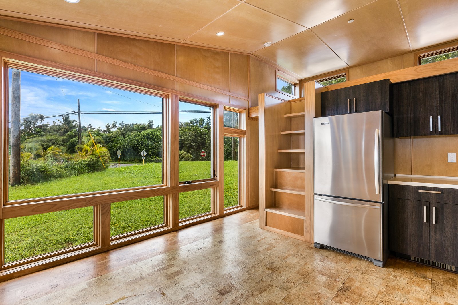 Photo 5 of 13 in A Breezy Prefab on Hawaii’s Big Island Lists For $379K ...