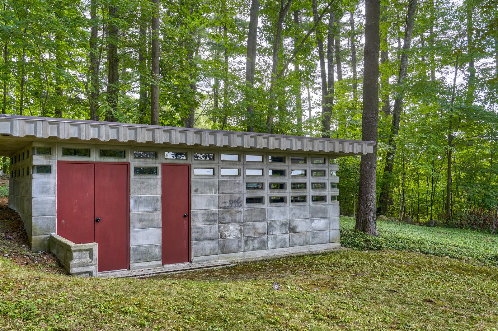 Photo 9 of 11 in This Rare Frank Lloyd Wright House in New Hampshire Is ...