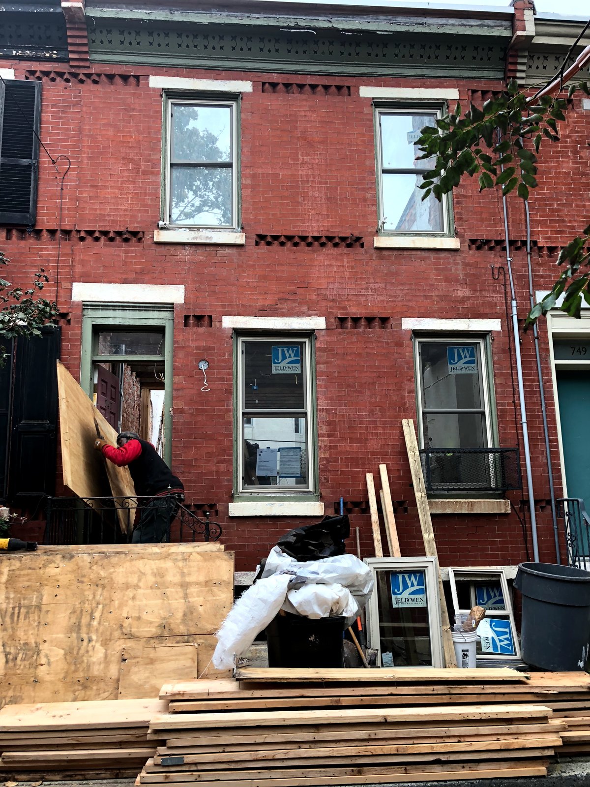 Photo 2 of 20 in Before & After: A Resuscitated Row House in ...