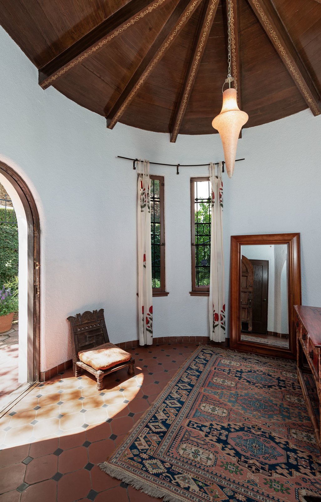 Photo 3 of 13 in Actor Heather Graham Parts Ways With Her Longtime ...