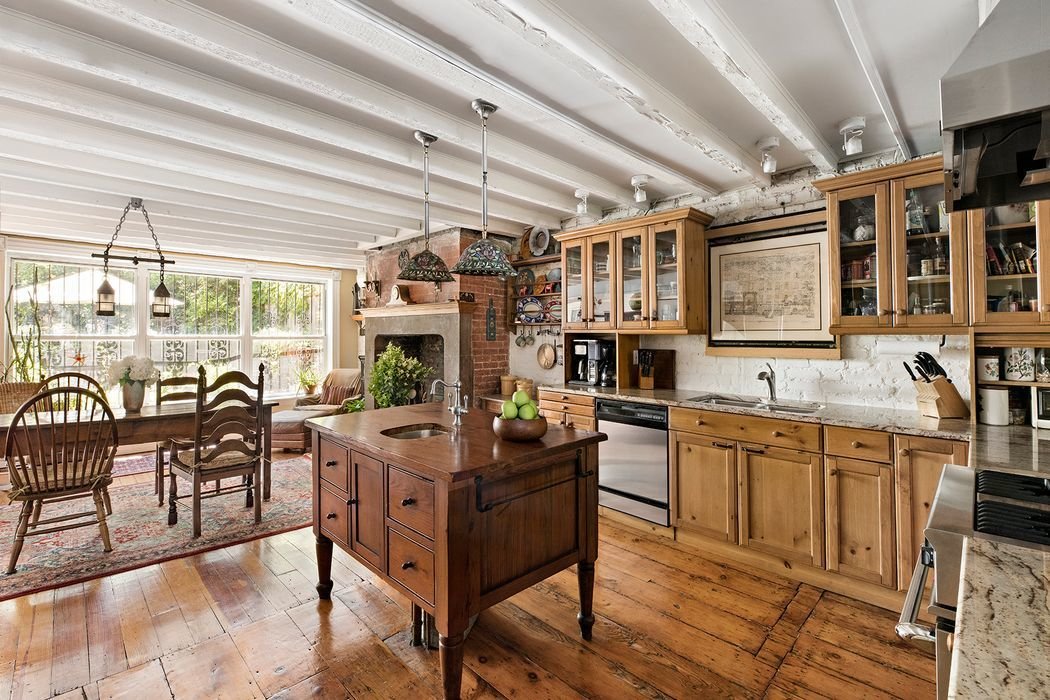 Photo 3 of 7 in Elaine’s Townhouse From “Seinfeld” Wants $8.65M - Dwell