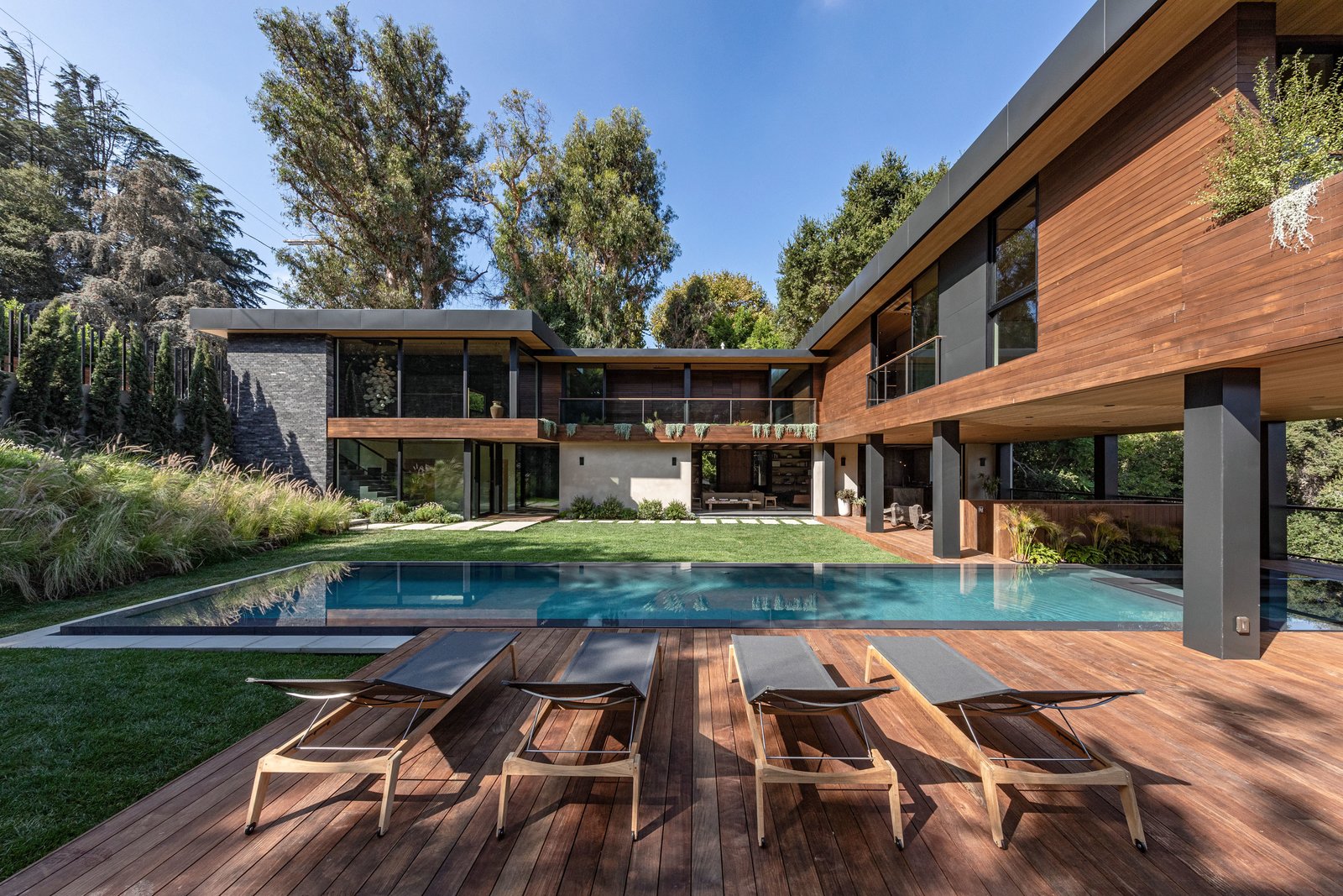 Photo 14 of 14 in You Can Live Like an A-Lister in This Secluded ...