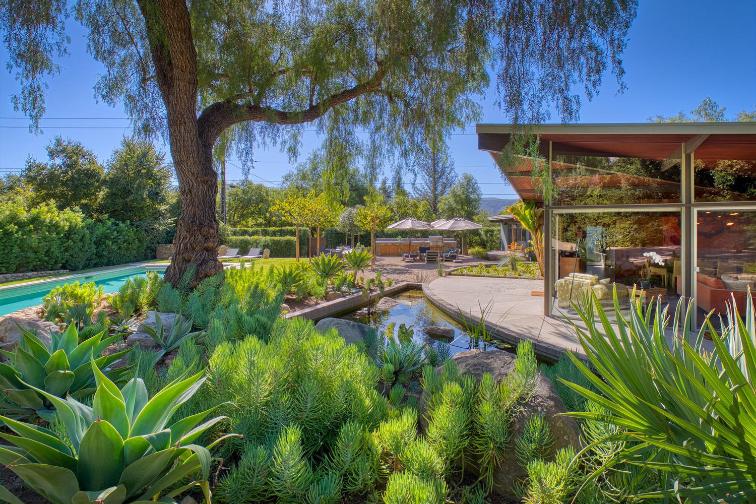 Photo 14 of 16 in This Midcentury Home in Ojai Soars Toward the Sky and ...