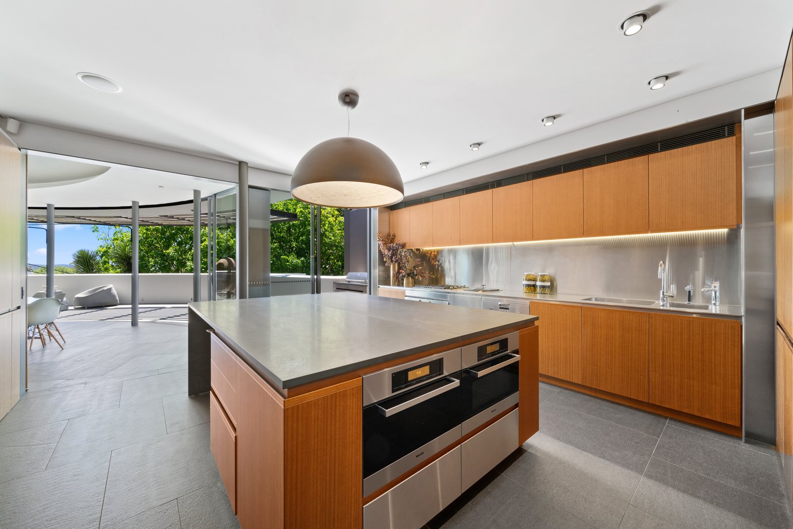 Photo 3 of 12 in Sydney’s 1960s Oculus House Is for Sale After an Award ...