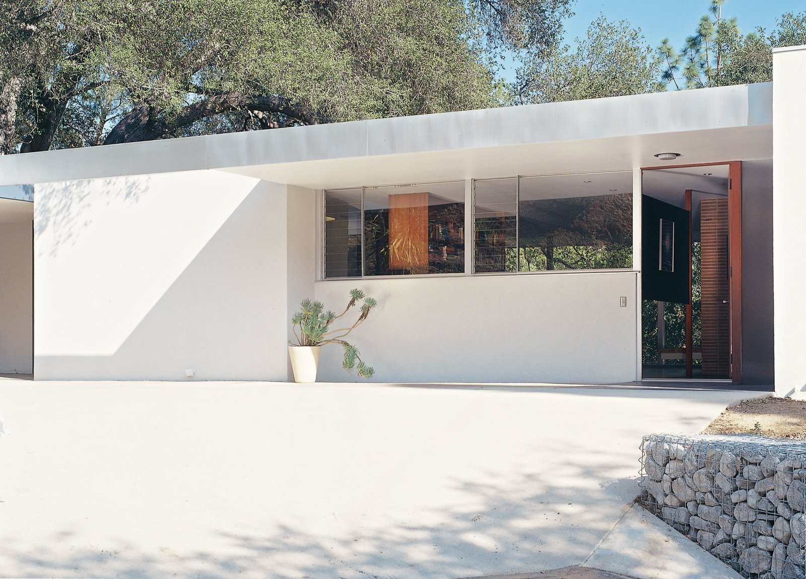 Photo 1 of 9 in Richard Neutra’s Enchanting Taylor House Seeks $1.75M ...