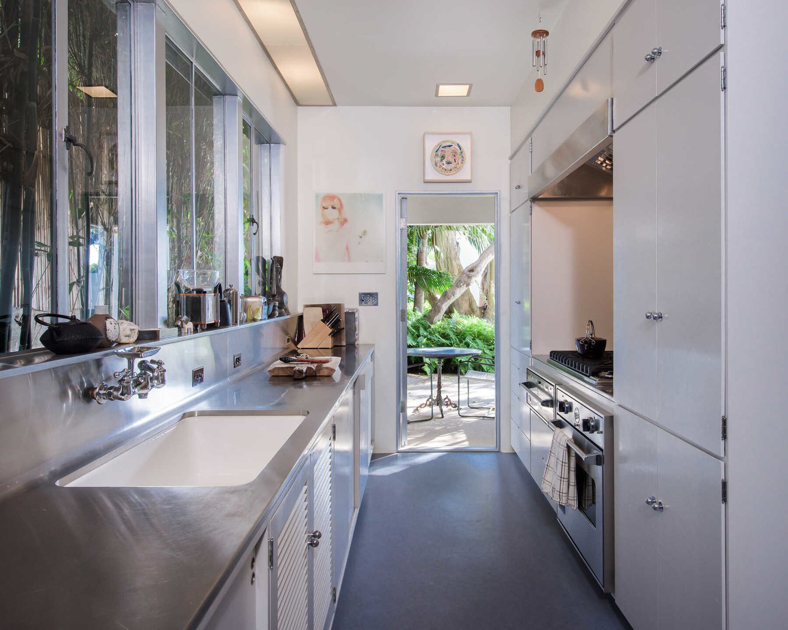 Photo 15 of 17 in Richard Neutra’s Updated Sten-Frenke House Hits the ...