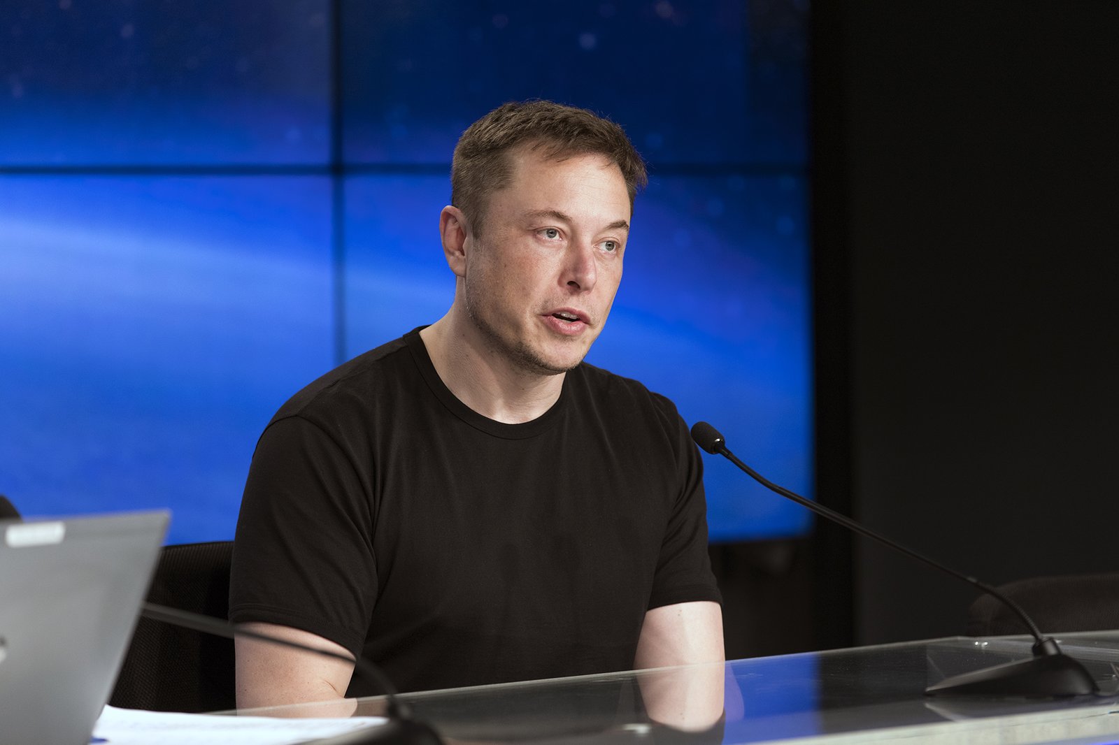 Elon Musk Offers to Manufacture Ventilators for Coronavirus Patients ...