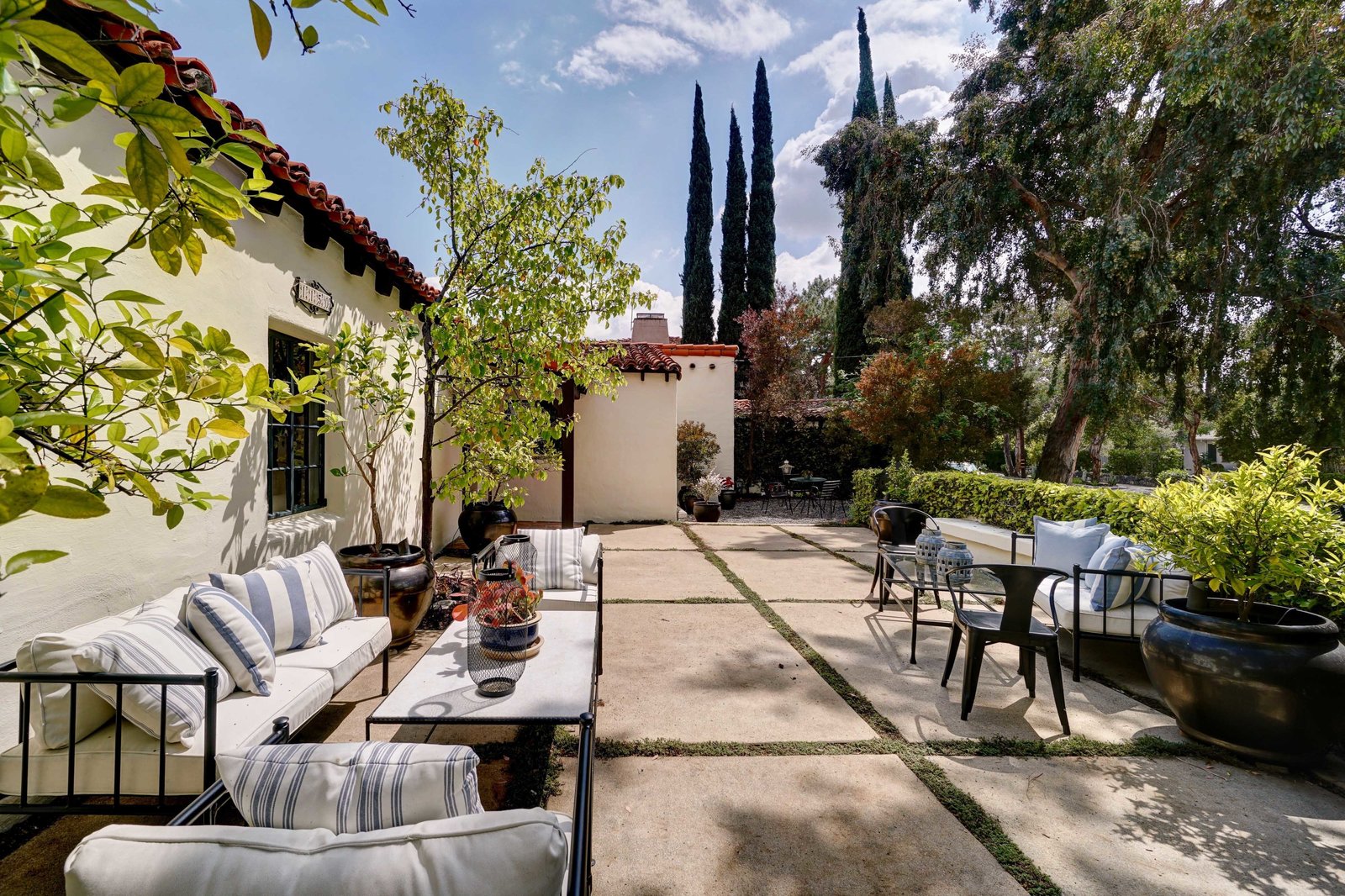 Photo 2 of 13 in An Artist Handcrafted This Abode as a “Thank You” to ...