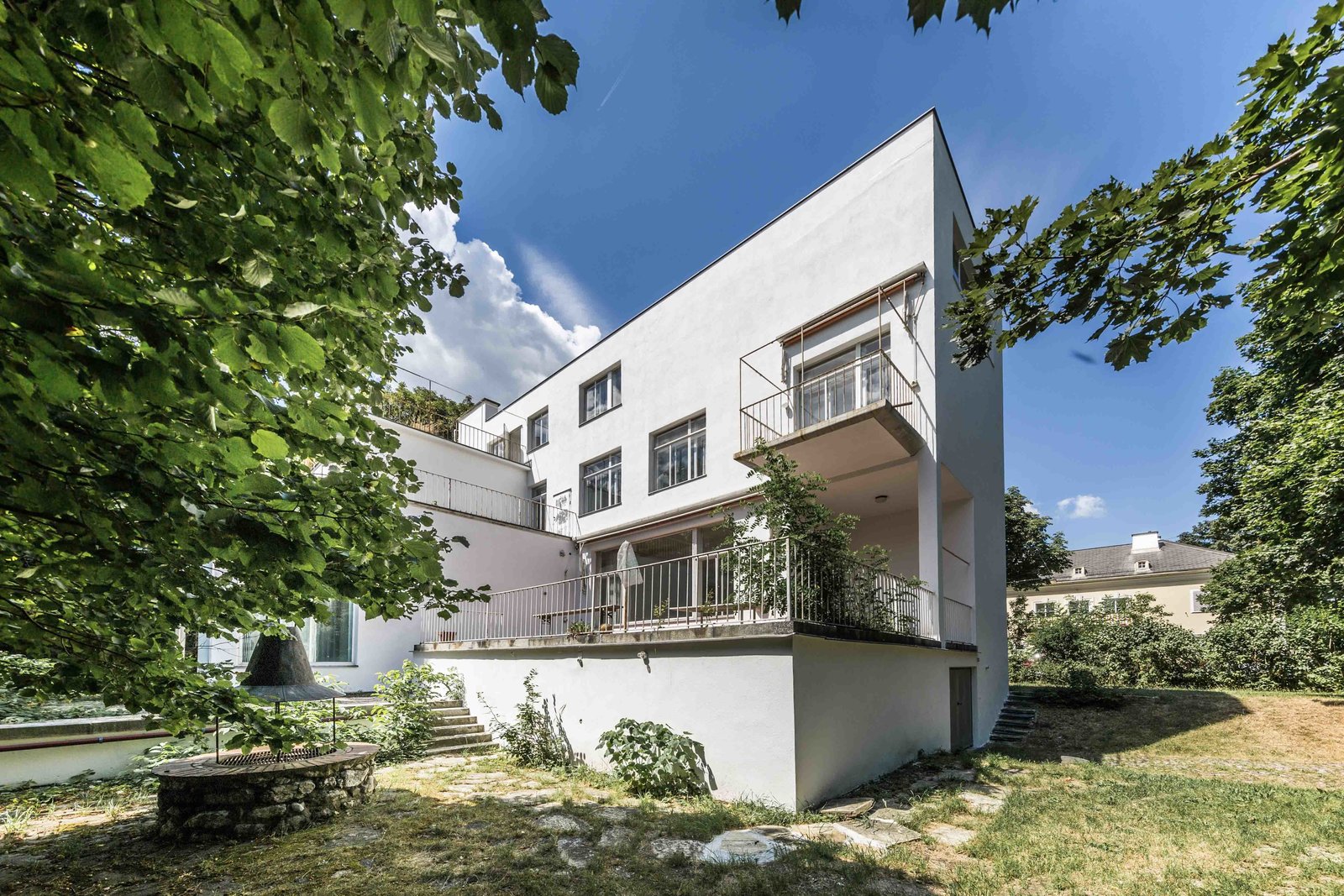 Photo 8 of 8 in Consider a Move to Vienna to Snap Up This Architectural ...