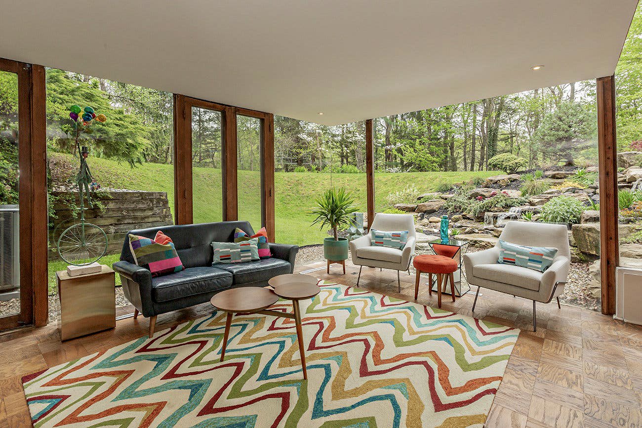 Photo 8 of 15 in A Frank Lloyd Wright–Inspired Glass House in Ohio Hits ...